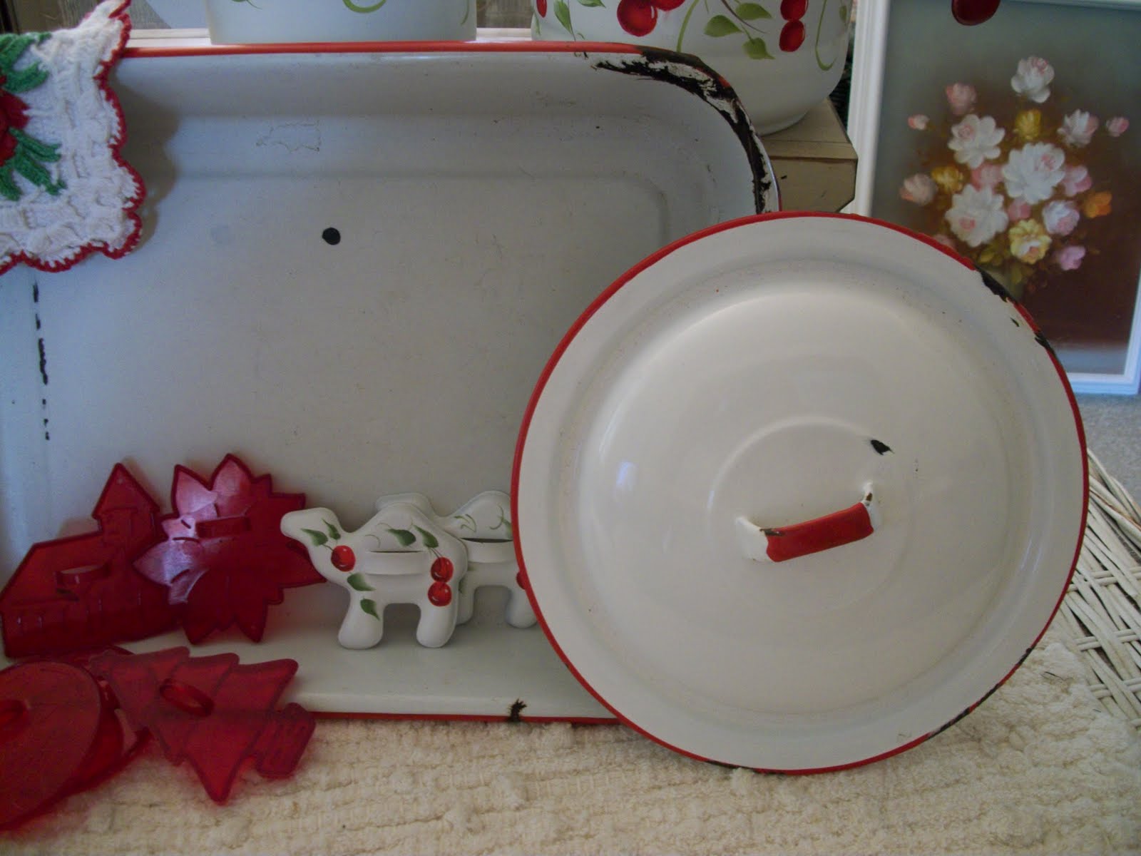 Red Apple Junction: VINTAGE RED & WHITE STUFF