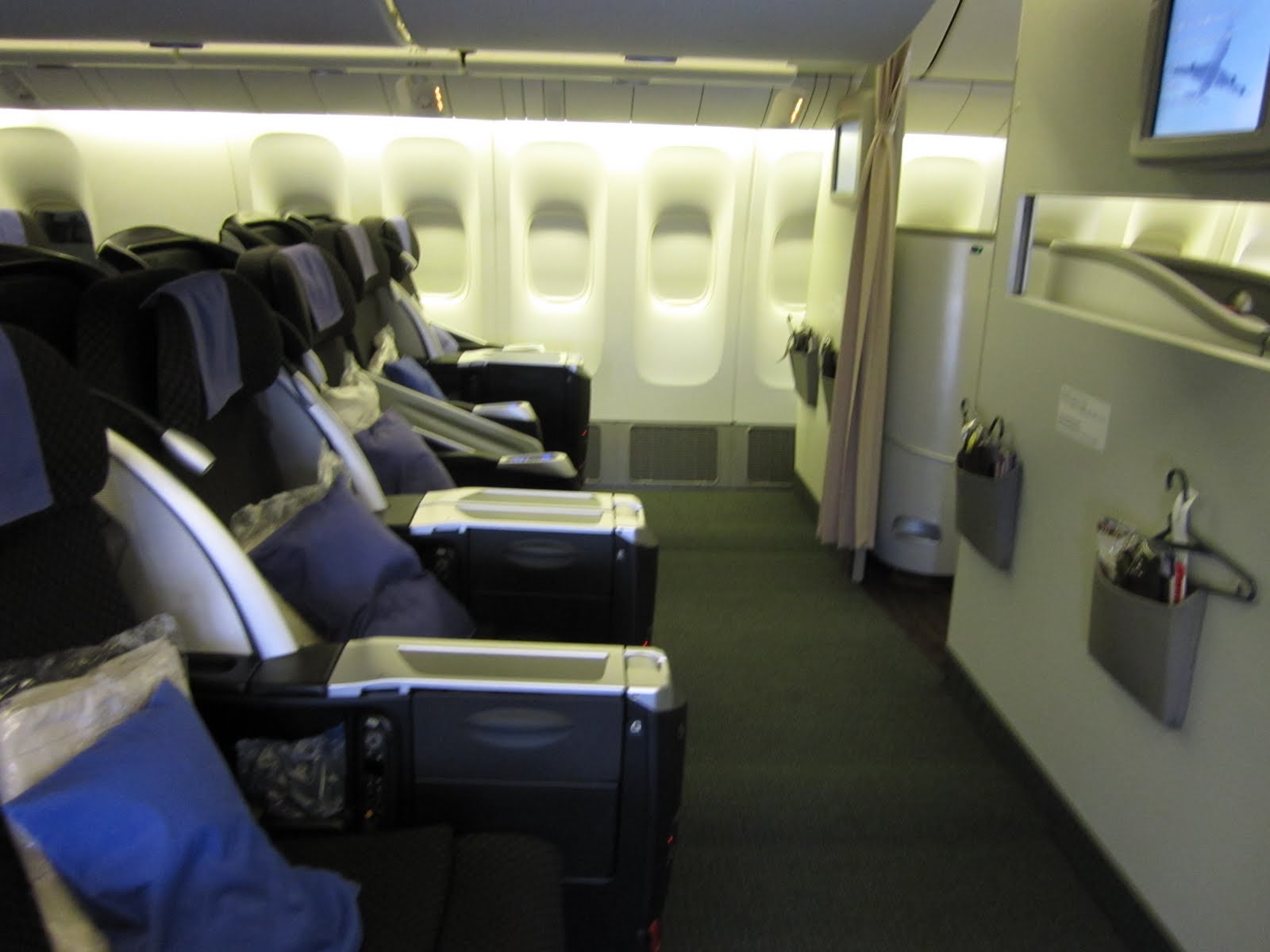 Travel Smart: [Airline Seats] Japan Airlines Executive Class Shell Flat ...