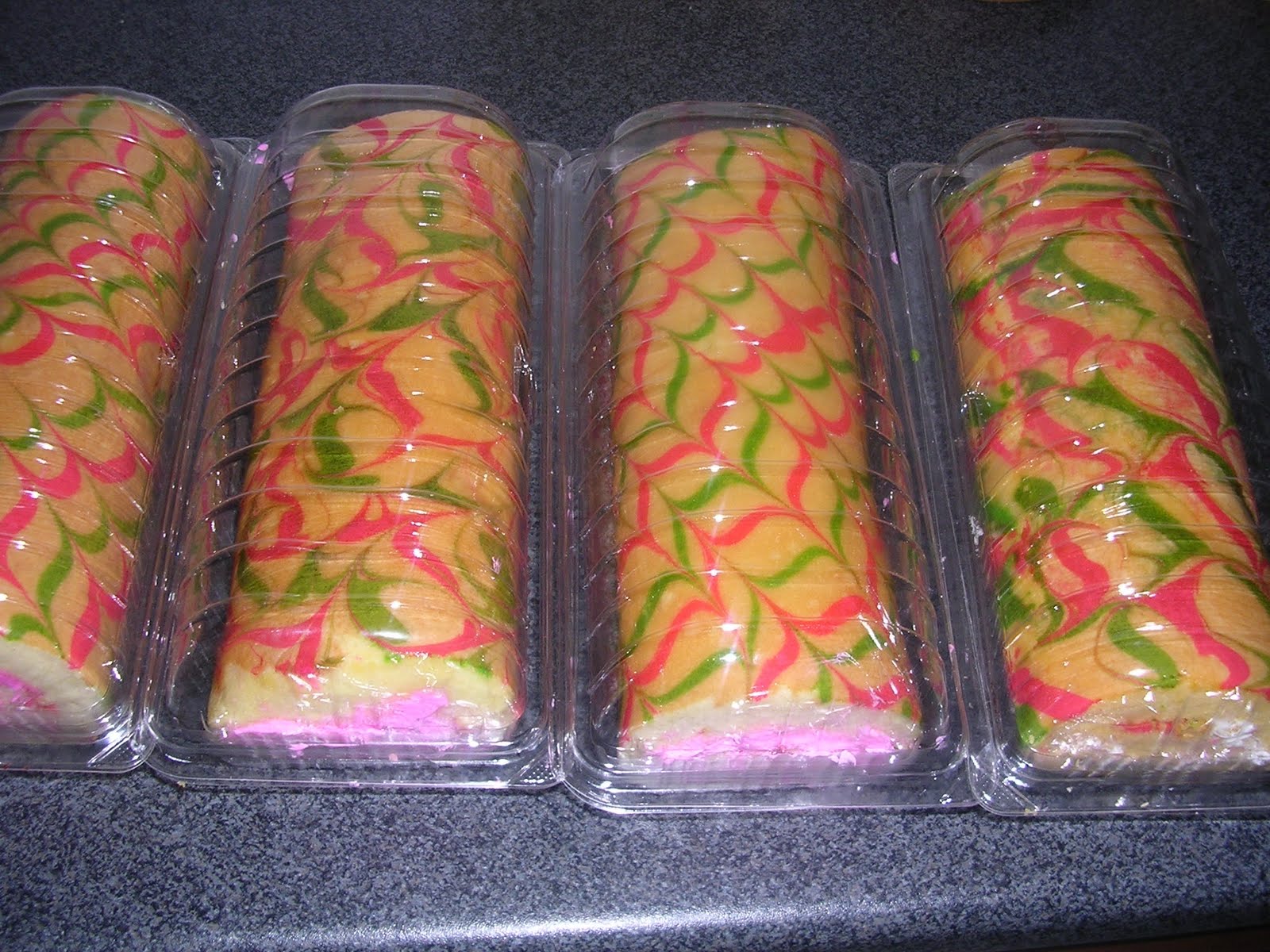 Dyana Delights: SWISS ROLL.....SWISS ROLL....SWISS ROLL....