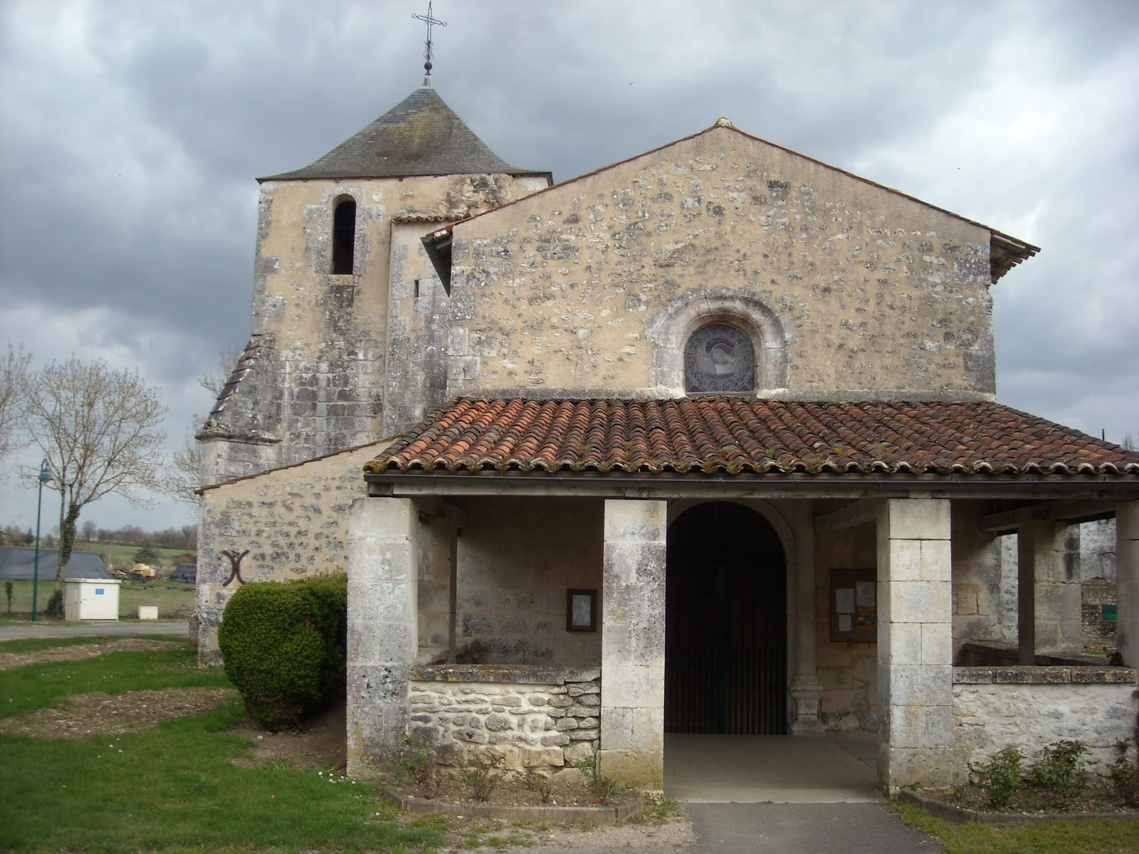 LES MILLE-PATTES DE SAINTONGE: BUSSAC-SUR-CHARENTE ET SAINT-VAIZE (25 ...