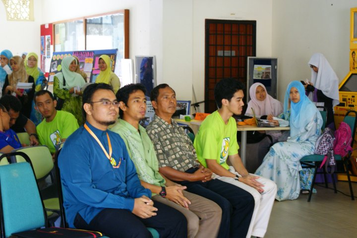 IIUM SCIENCESS: Let’s go green! -pictures-