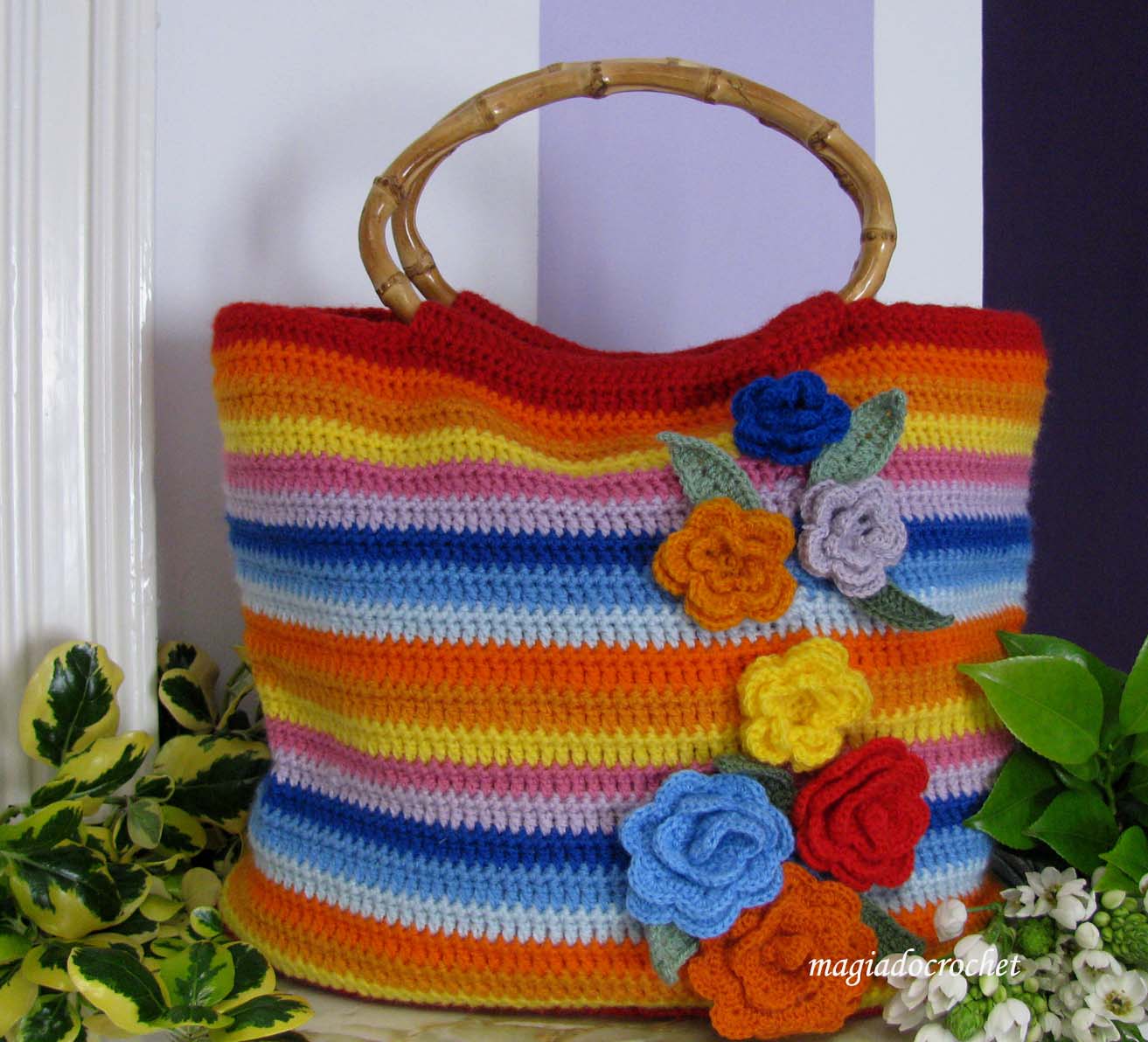 Magia do Crochet: Recordando...Muitas flores para a mala colorida em ...