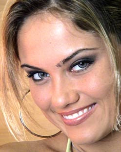 Bastidores da TV: Atriz Ellen Roche em Boa Fase