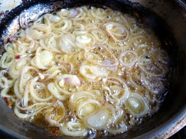 3 hungry tummies: Crispy Shallots