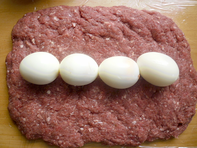 3 hungry tummies: Baked Kofta Roll With Egg Filling (Kafta Bi Bayd)