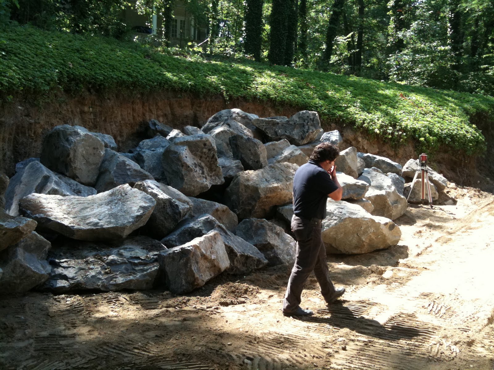 Keenan Construction & Excavation: Boulder Retaining Wall