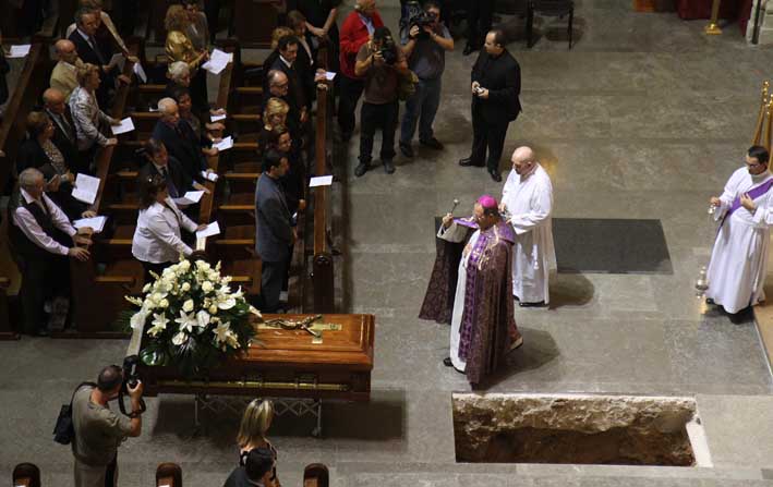 Ceremonia y rúbrica de la Iglesia española - Entierros y comitivas ...