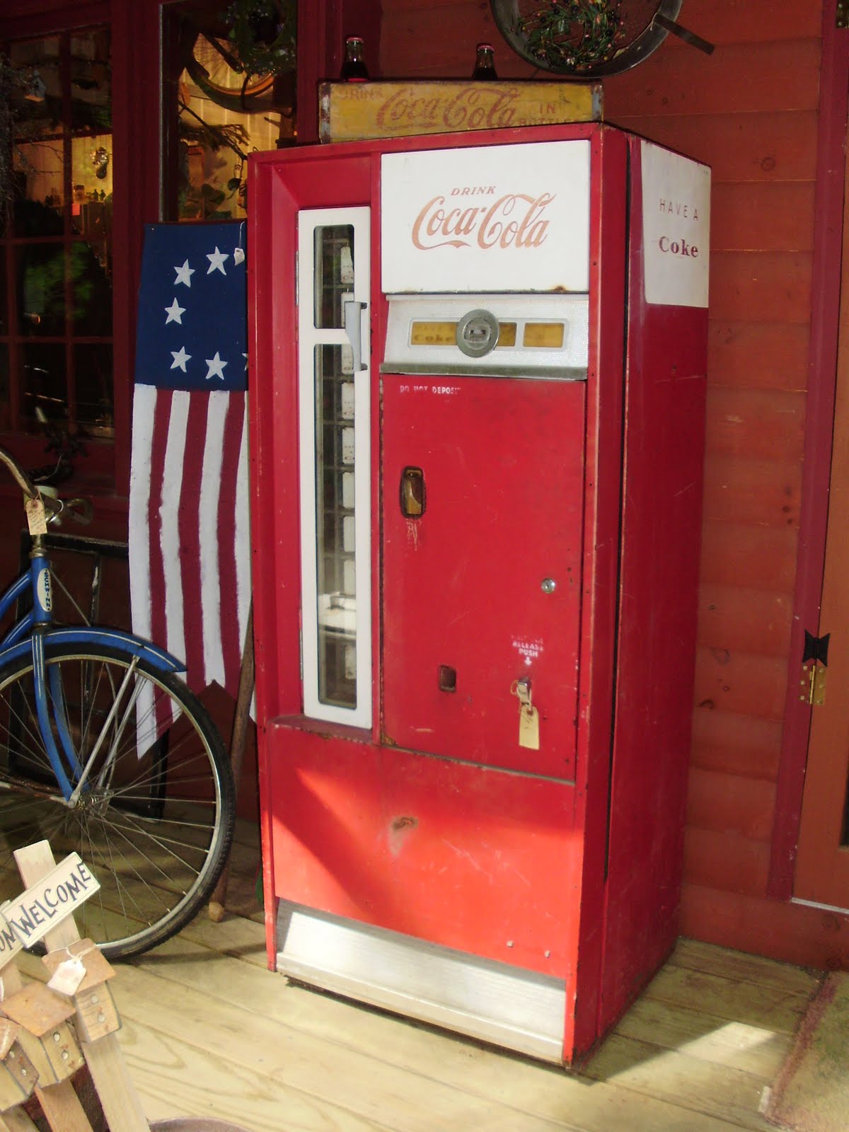 Log Cabin Antiques & Gifts: 1960's Coke machine