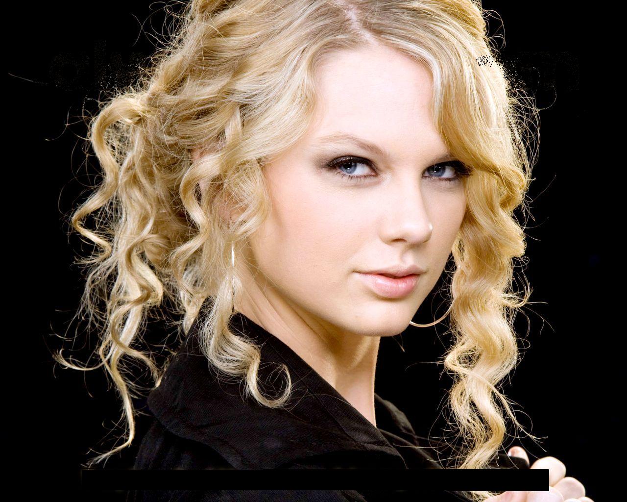 TAYLOR SWIFT LIVING ON THE EDGE