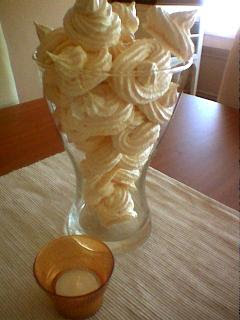 En Leziz ve Pratik Pasta ve Yemek Tarifleri: BEYAZ BEZE TARİFİ