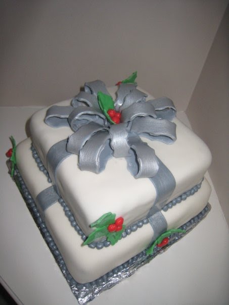 Two Sweet Bakery: Two tier square Christmas holly cake