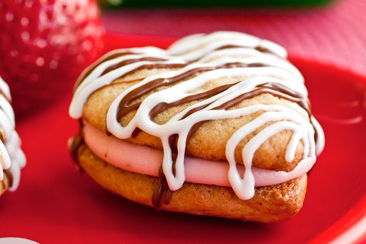 The Cooking Photographer: Champagne Kissed Whoopie Hearts with Fresh ...