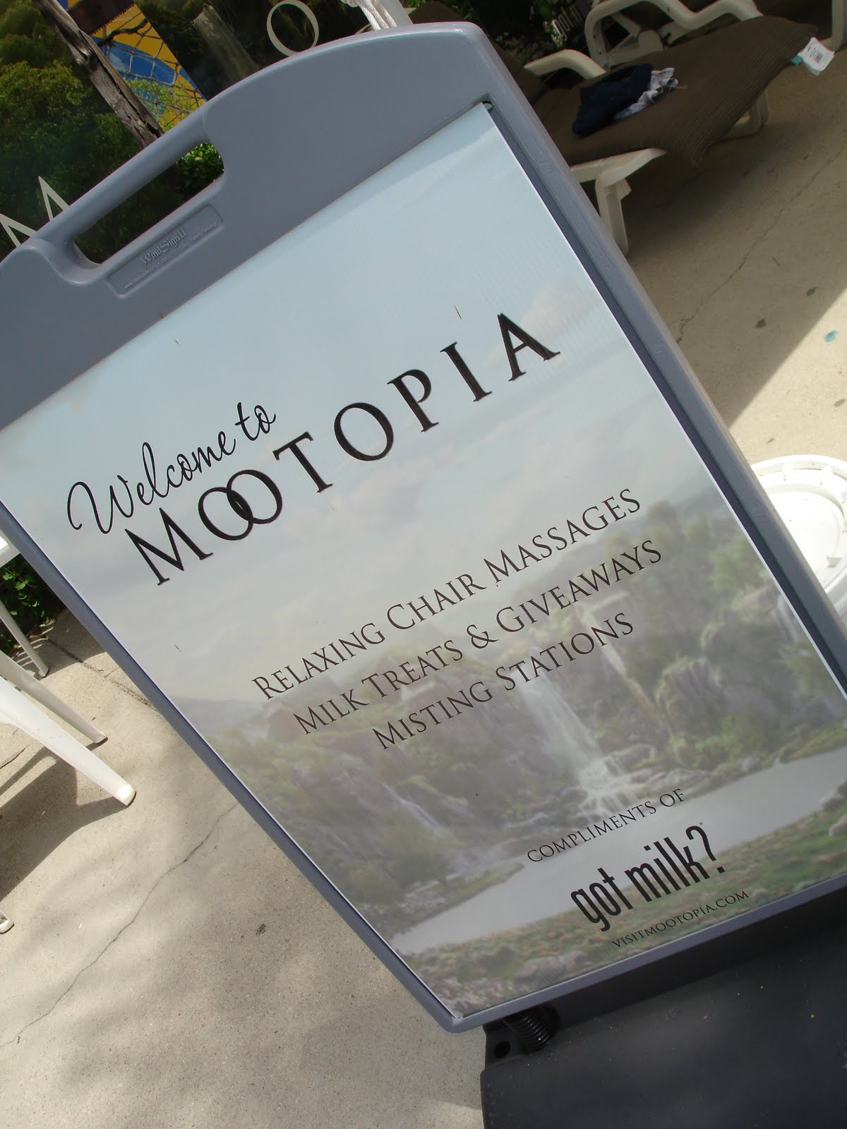 OC Mom Activities: Mootopia at Hurricane Harbor - Six Flags