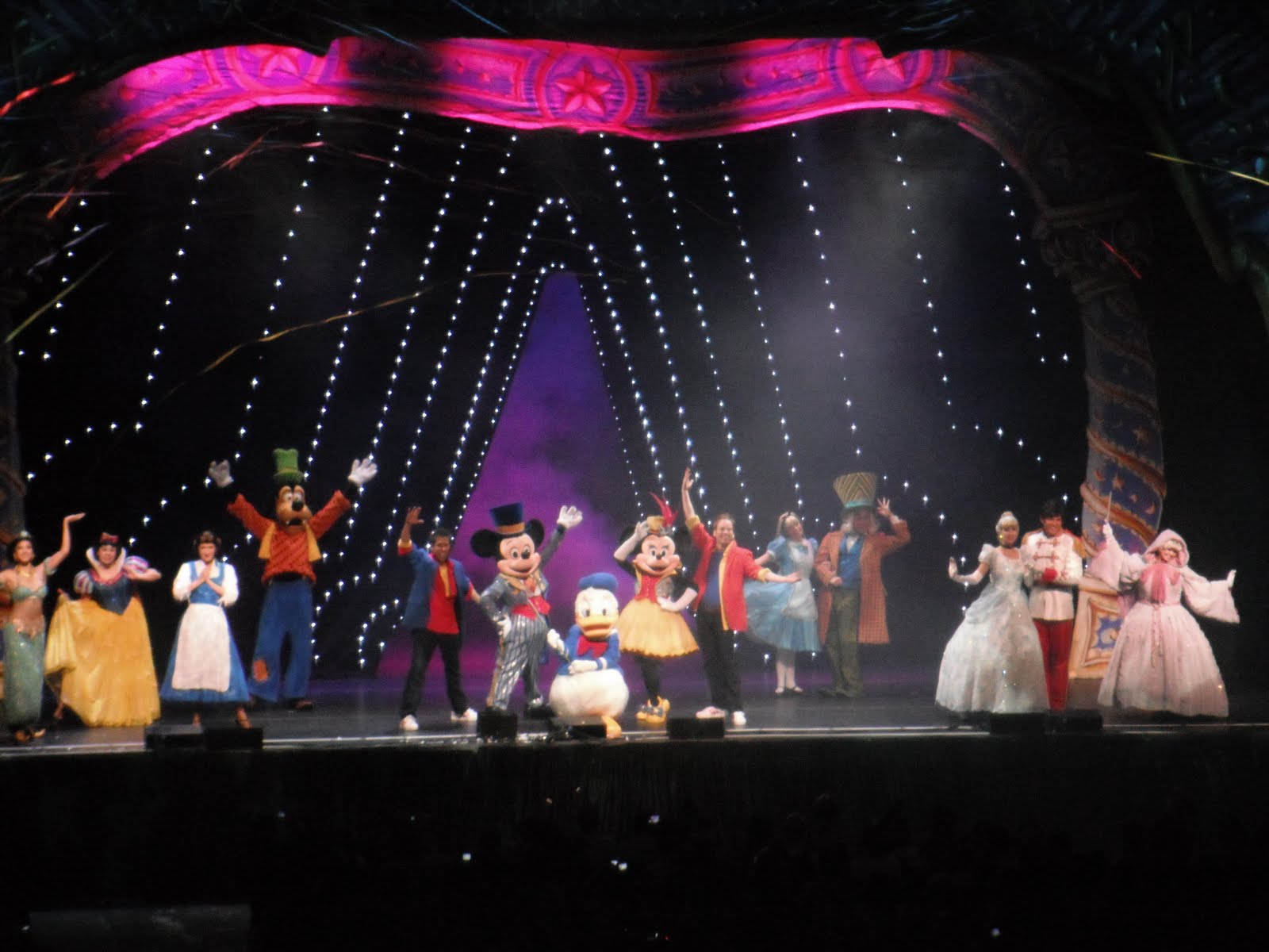 The Richey Family: Mickey's Magic Show