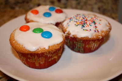 Chow and Chatter: Simple Iced Cupcakes