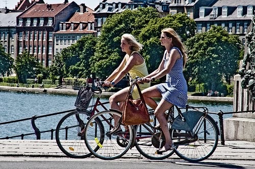 Maximizing Progress: Beautiful Bicyclists ~ Many Thanks to Cycle Chic!