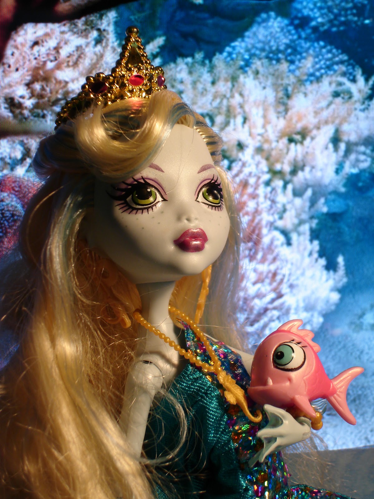 Laura's View: Monster High DracuLaura and Lagoona Blue Photoshoot