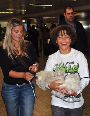 Coluna do Dadá: Milene, Ronald, cachorro e papagaio vão para Madri com ...