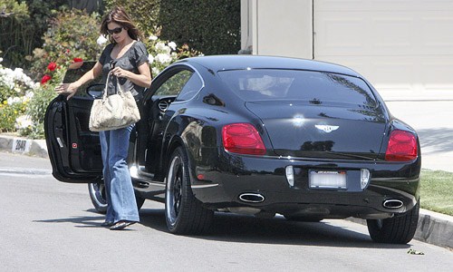 I LOVE LIFTING THINGS: Celebrities with their cars!