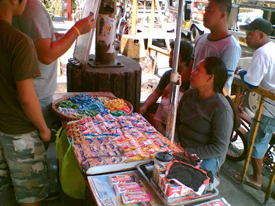 The Sarimanok Chronicles: "Tindahan sa Bangketa" -- Selling and ...