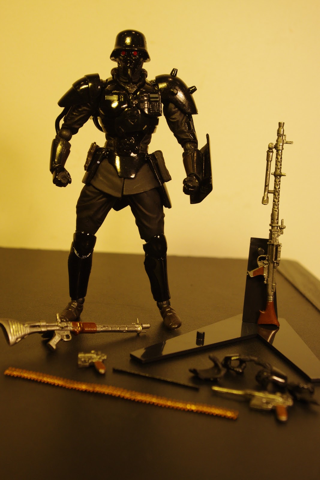 Na Boca Do Lobo: The Red Spectacles', figura da Kaiyodo