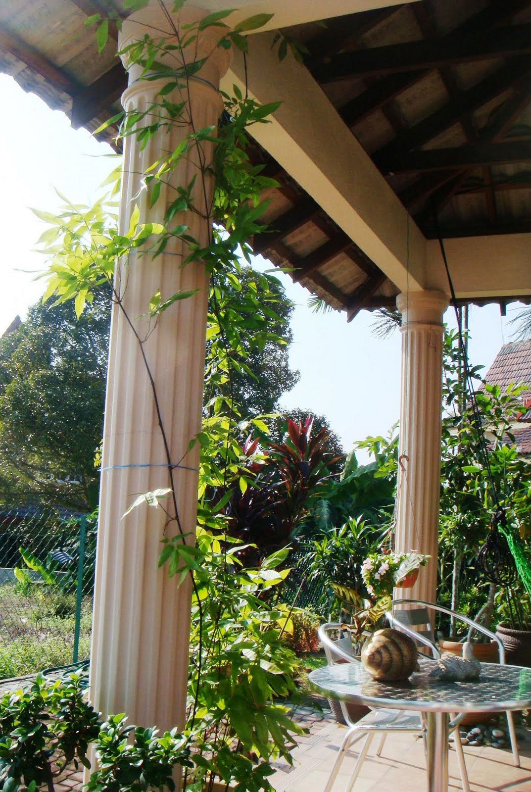 N U K I L A N: CERITA BULUH