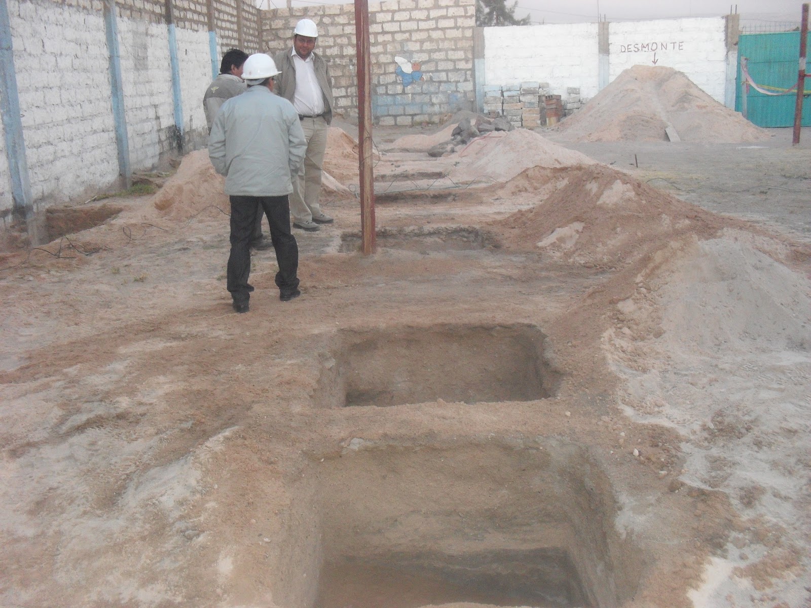 SAGRADA FAMILIA EN CONSTRUCCION: EXCAVACIÓN DE ZAPATAS