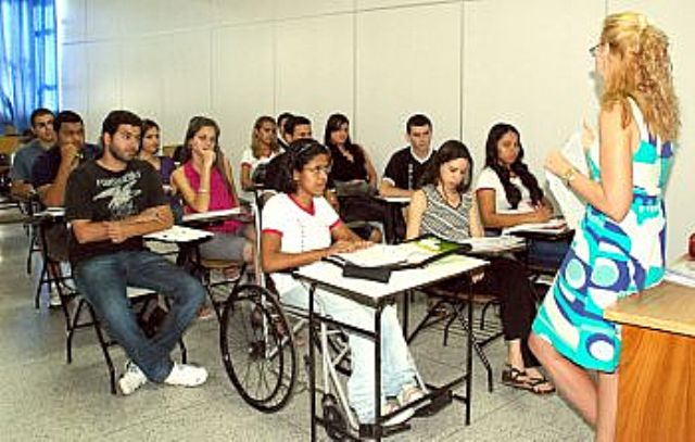 ESCOLA E INCLUSÃO: Inclusão Escolar de Alunos com Deficiência Física