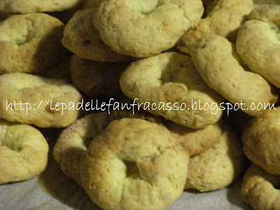 Ciambelline rustiche all'anice o meglio con il mistrà