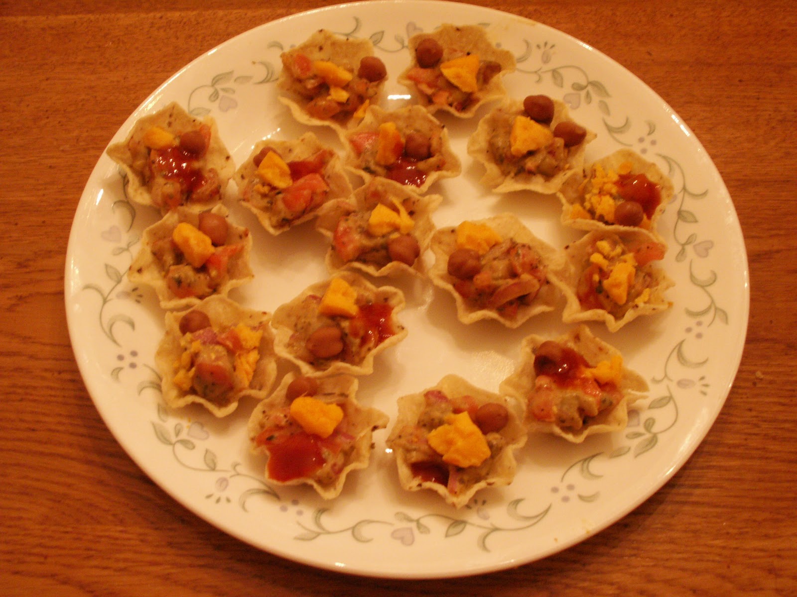 Indian Khana Pakana: Tortilla Scoops with Guacamole