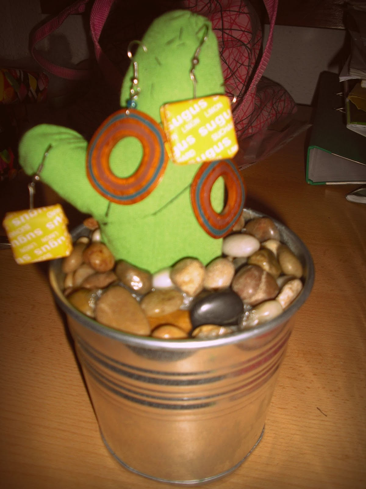 Easy peasy lemon squeezy: Cactus earring holder / Colgador de ...