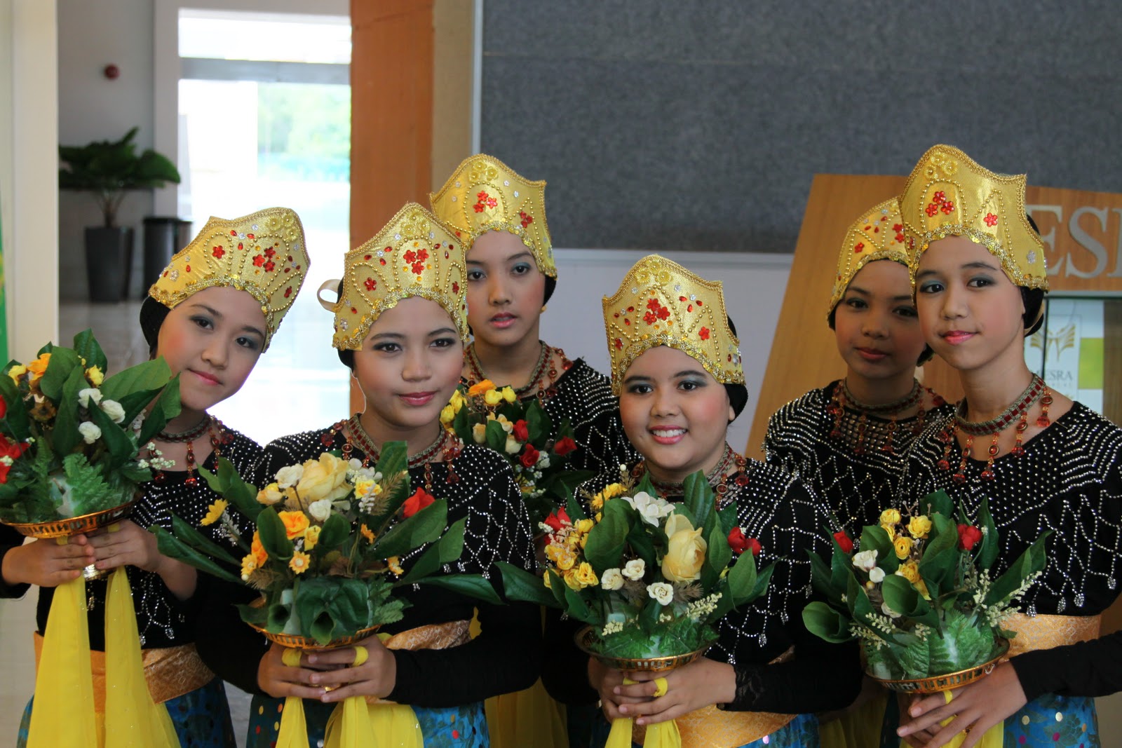 Pakaian Tarian Mak Yong / Makyong (atau mak yong atau makyung ...
