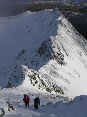 www.mountainguides.co.uk: Winter Skills on Striding Edge, Snow, Ice and ...
