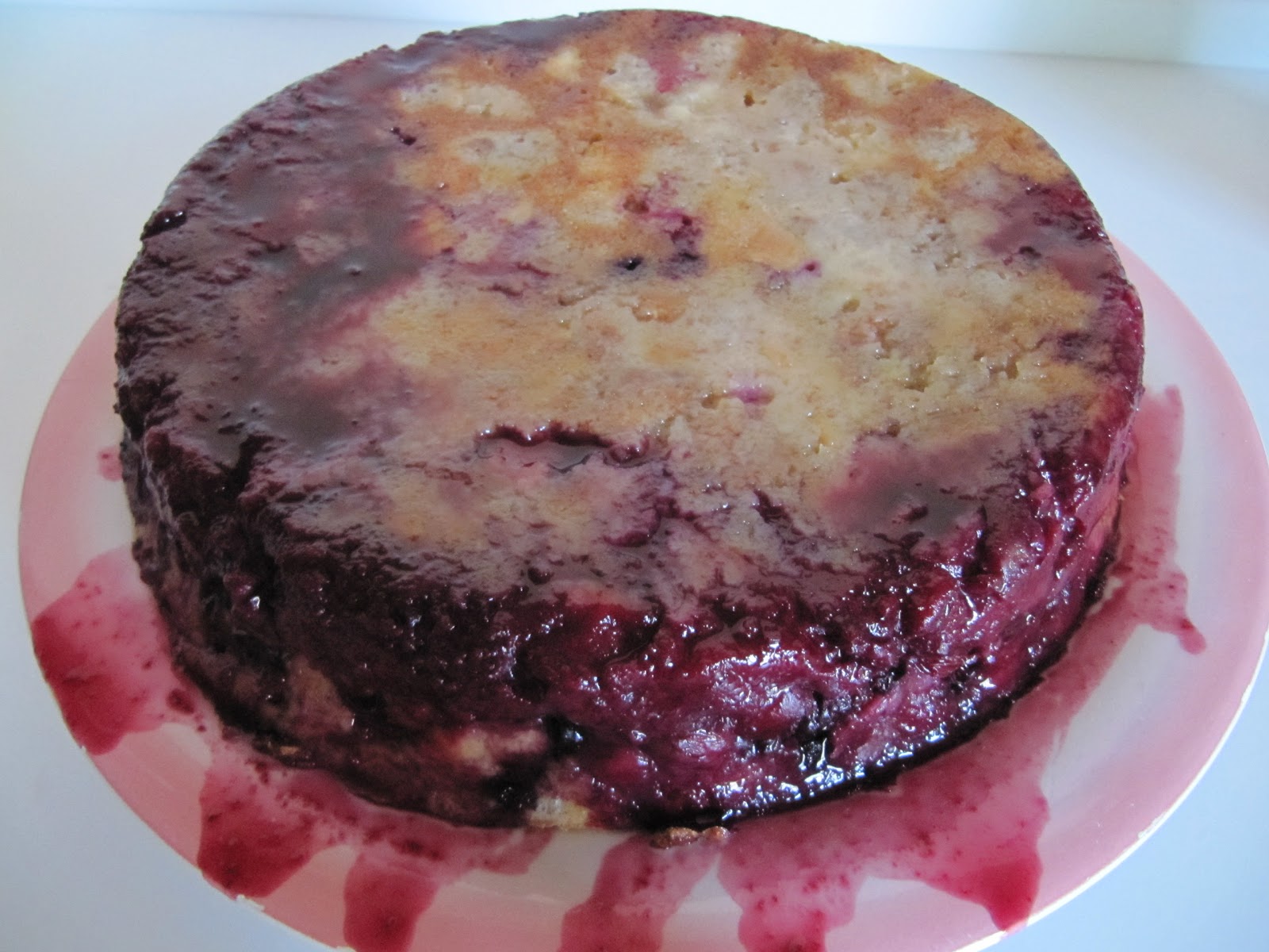 A table !: Pudding aux fruits rouges.