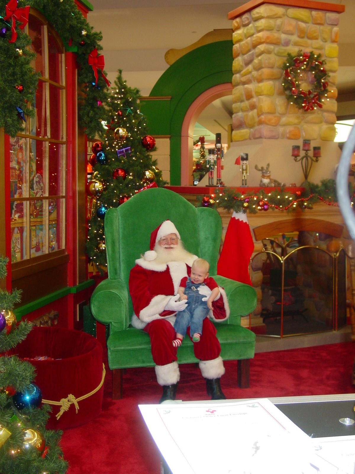 The Bailey Planet: Proof that Santa exists! We have pics!