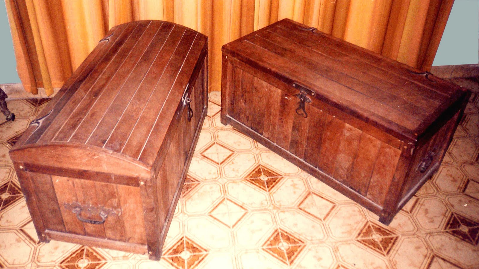 Herreria Artistica Trevisiol: Cofres de Madera Con Uniones y y Manijas ...