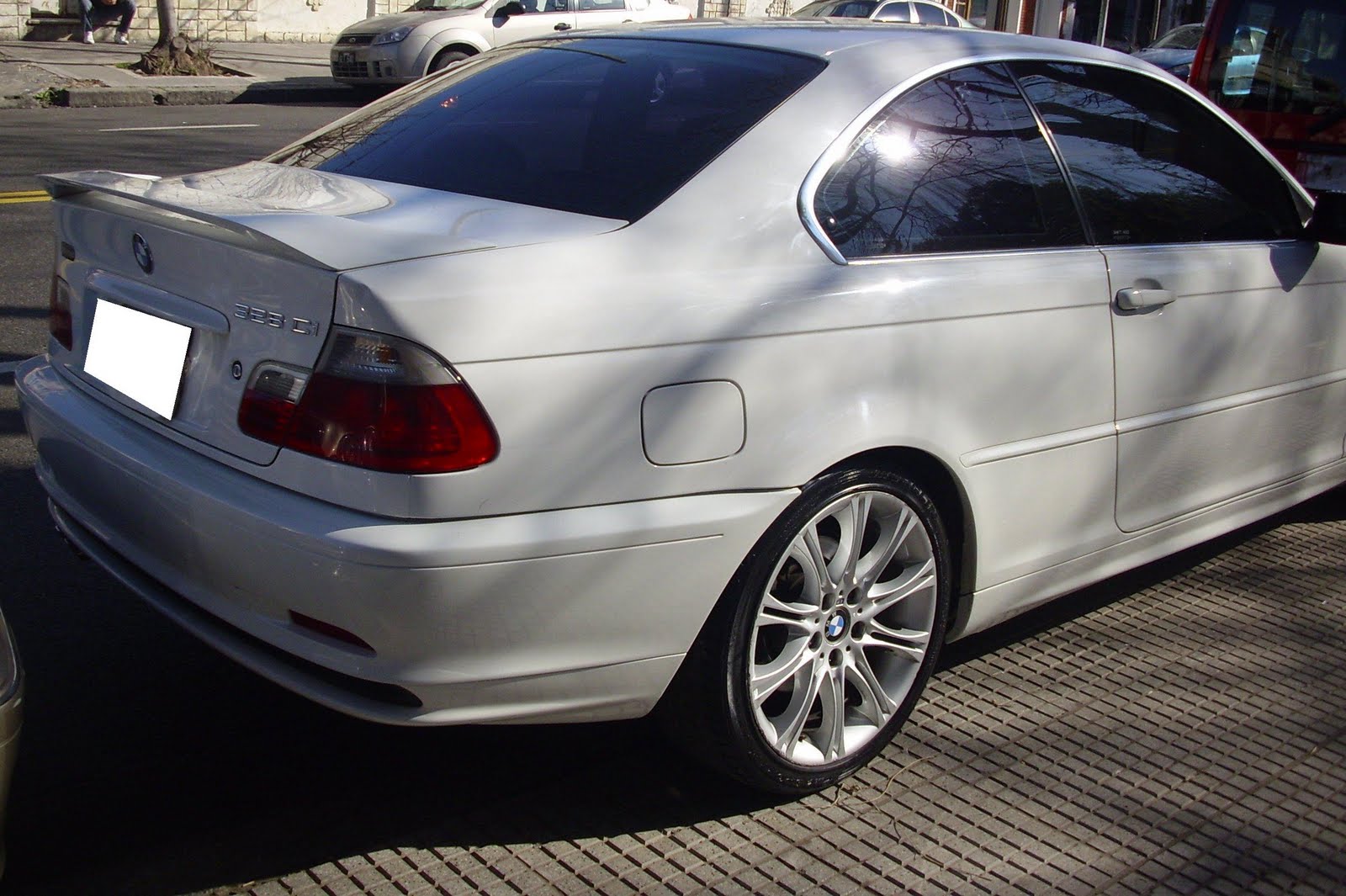 AUTOS: BMW 328 NAFTA 2001