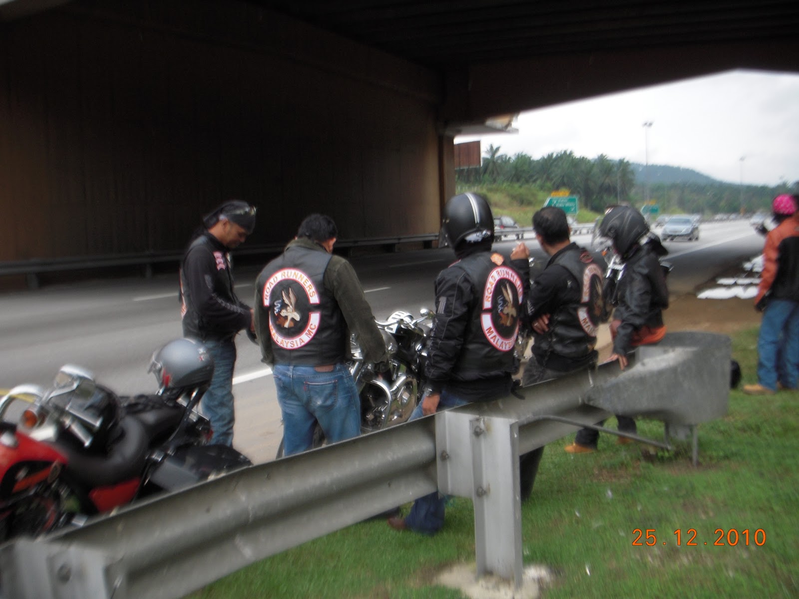 ROAD RUNNERS MC ROAD RUNNERS MC