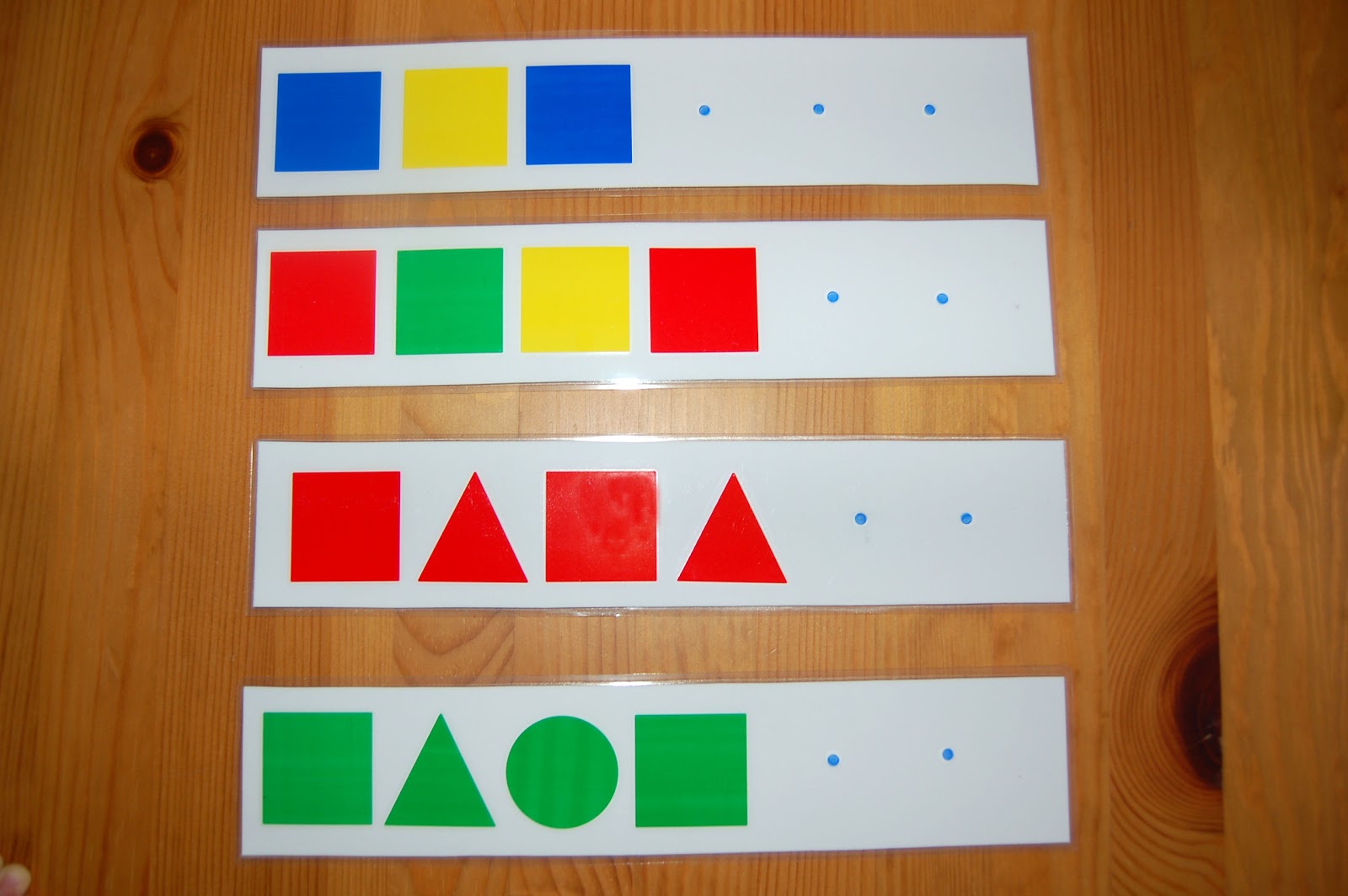 Trois dans le petit nid: Séquences et algorithmes - Niveau 1 : formes ...