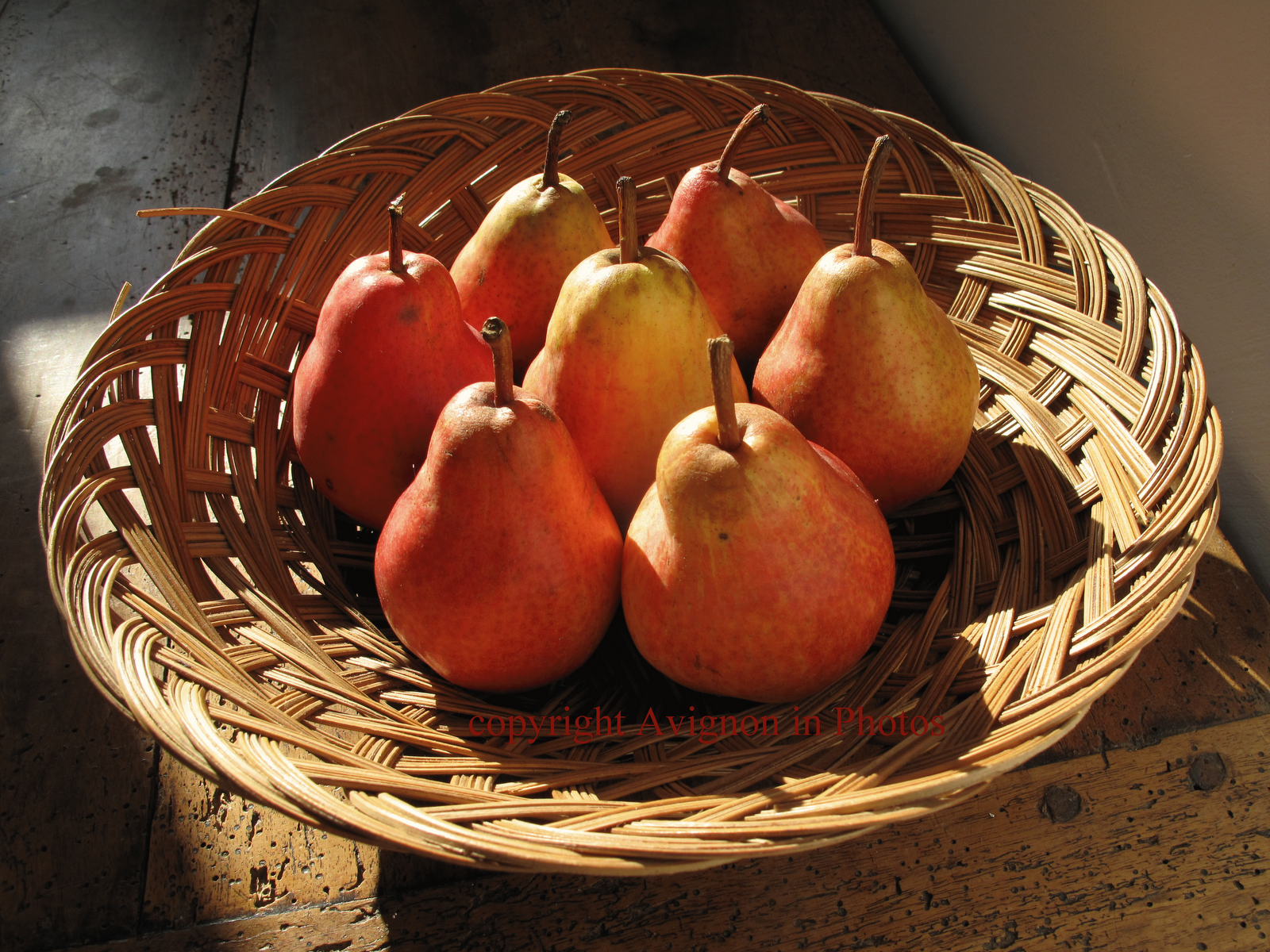 Avignon in Photos: Seven red pears