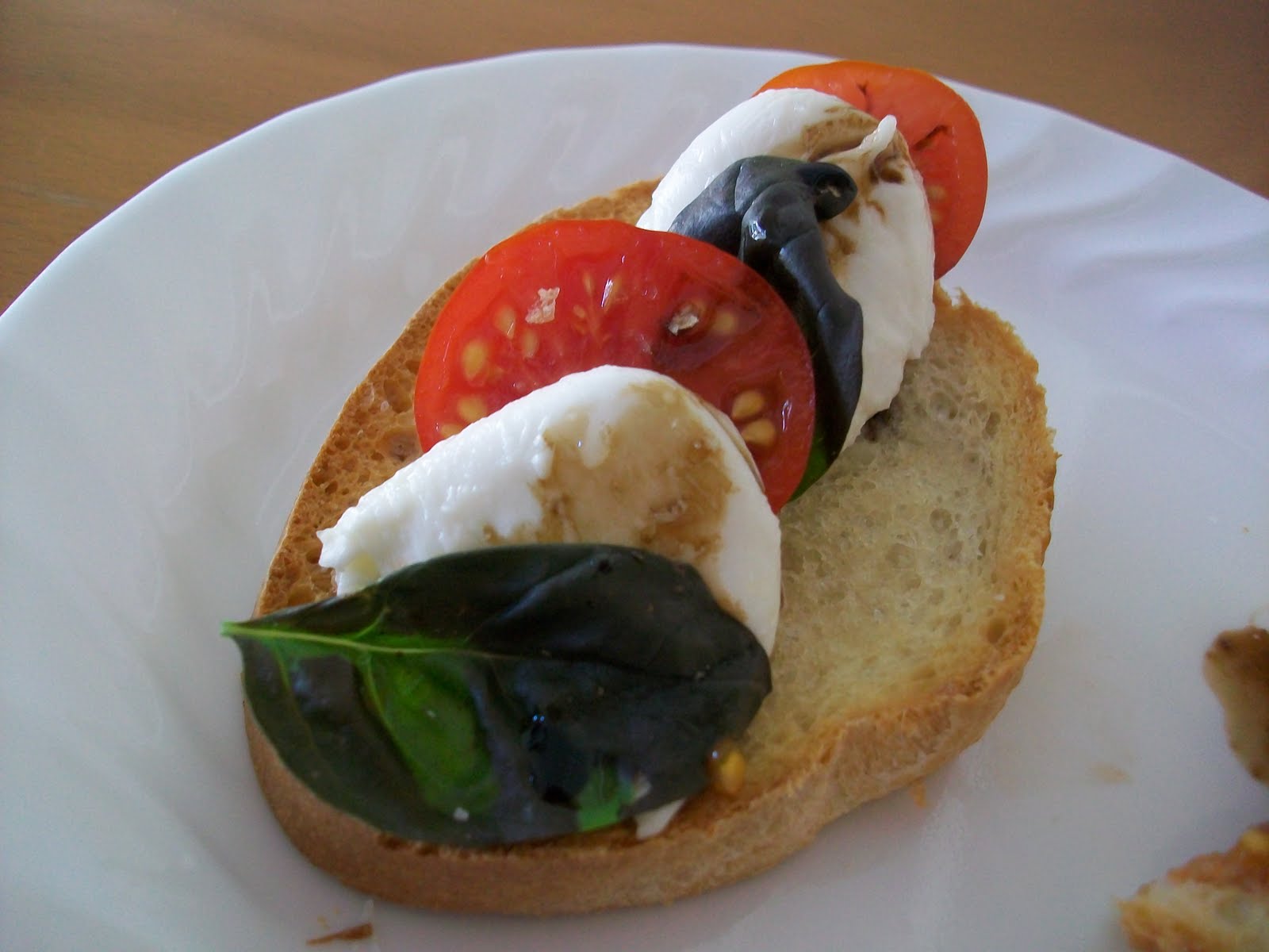 Frosting On Top: caprese salad canapes from ze garden :)