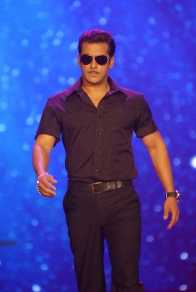 Salman’s ‘Dabangg’ sweeps Apsara Awards ~ My Entertainment World