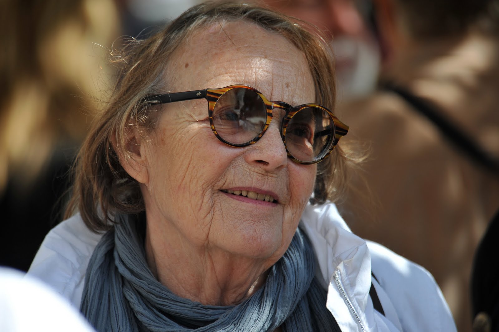 AUTOUR D'ELLES: rétrospective expo