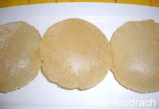 INDIAN FOOD: Poori/puri ( boori)