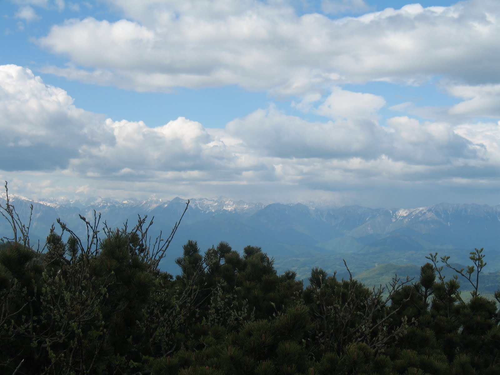 Svet pod lahkimi koraki: Čaven in Golaki