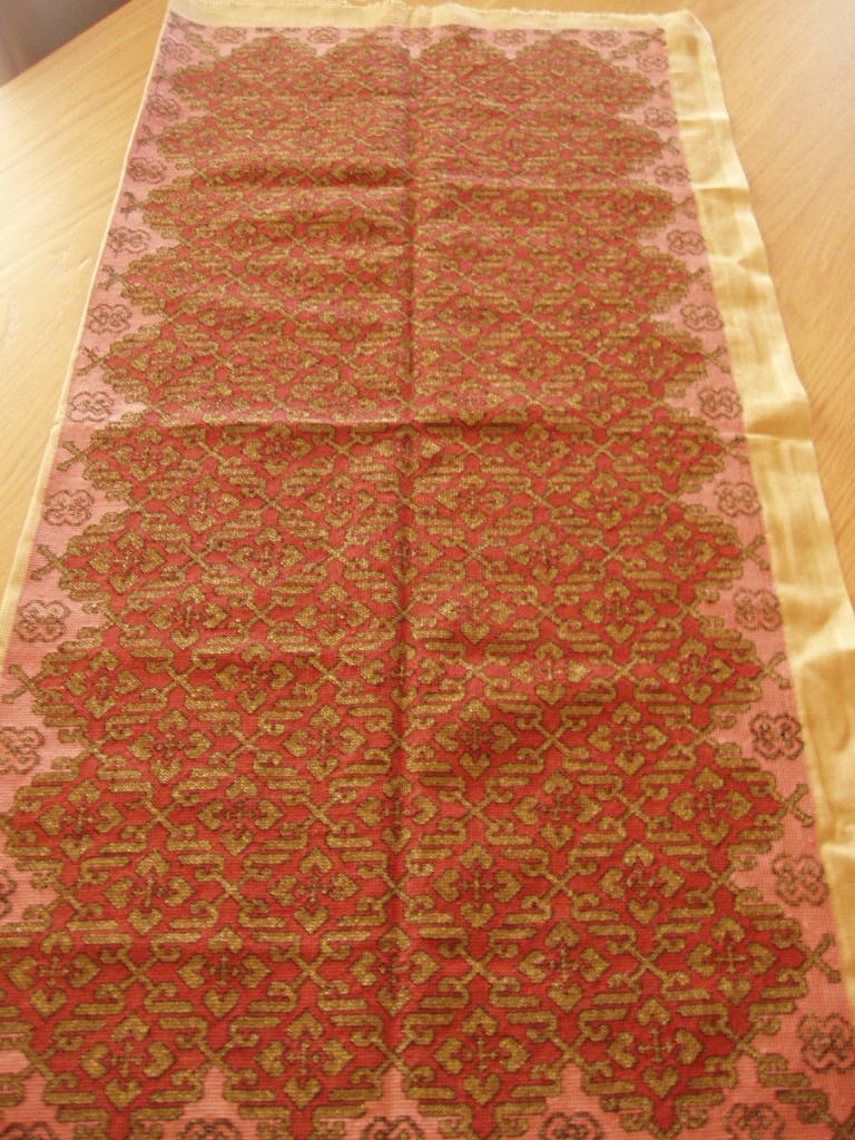 Stitch, mom!: My counted cross-stitch table runner project