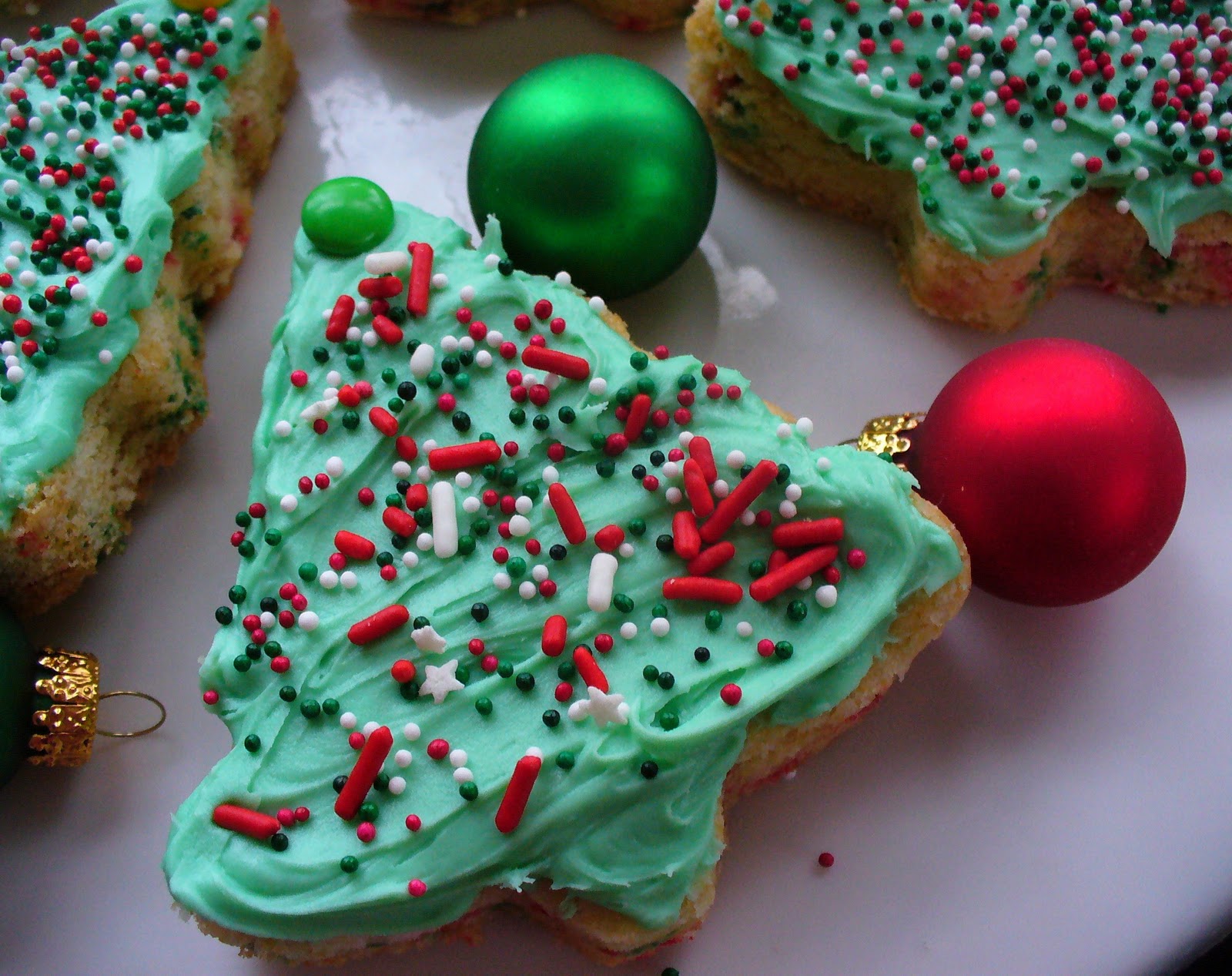 Leenee's Sweetest Delights: Funfetti Christmas Tree Bars