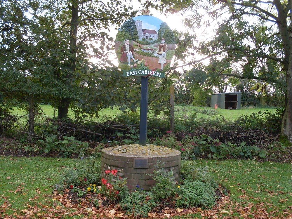 Pork Pie News: Canapés on Swardeston Common