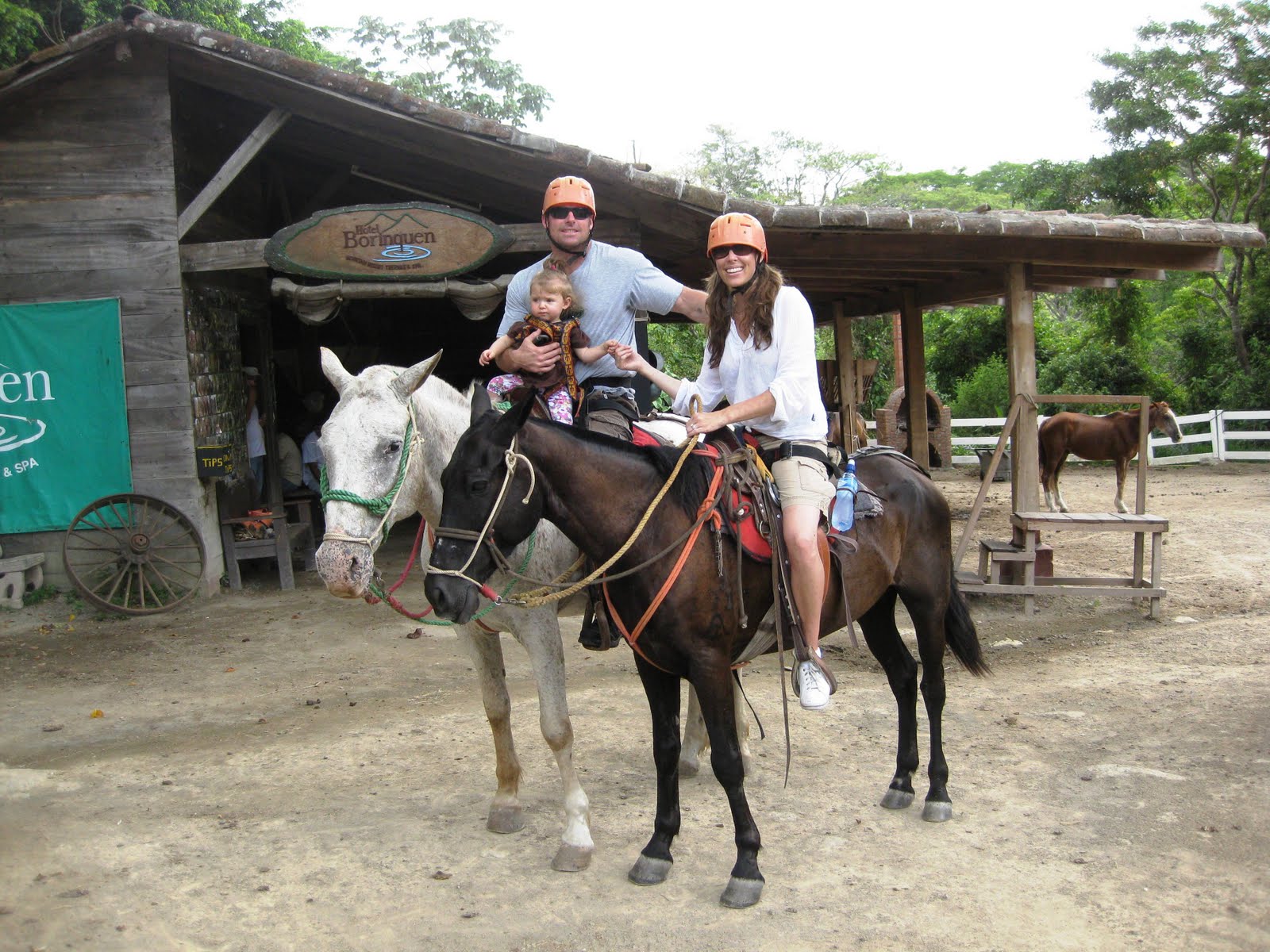 Baby Jenna: Family horsey rides