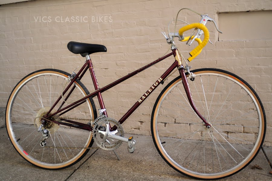 Vic's Classic Bikes: Raleigh Mixte - $425
